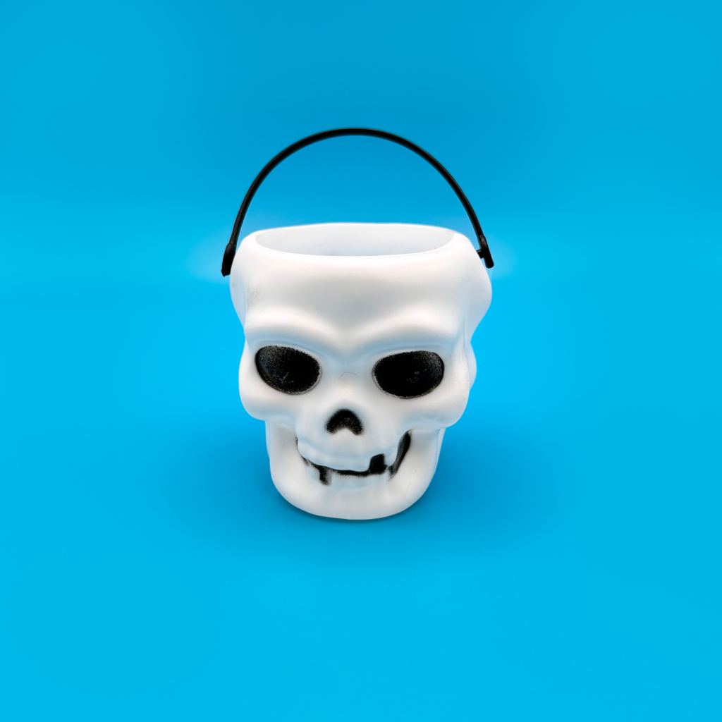 Plastic Skull Pots, treat buckets or packaging for bath dust